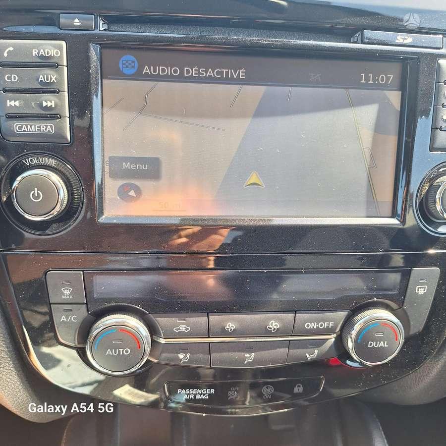 Red Nissan Qashqai 2018 in Taurage, with an engine capacity of 1.60 L and mileage of 186 thousand km for 10999 €, photo 14 on AUTOMOTO.COM.LV
