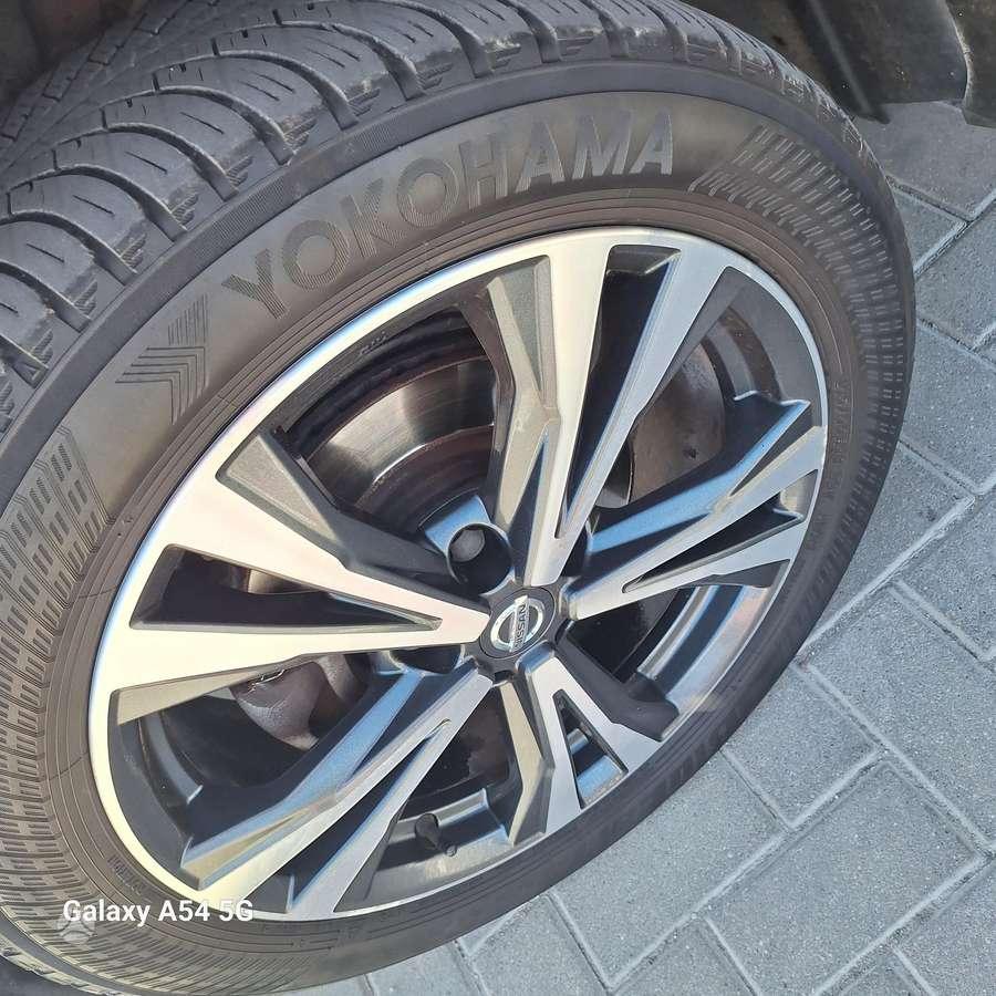 Red Nissan Qashqai 2018 in Taurage, with an engine capacity of 1.60 L and mileage of 186 thousand km for 10999 €, photo 18 on AUTOMOTO.COM.LV