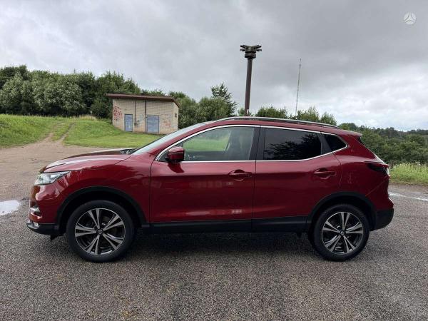 Red Nissan Qashqai 2018 in Taurage, with an engine capacity of 1.60 L and mileage of 148 thousand km for 12500 €, photo 4 on AUTOMOTO.COM.LV