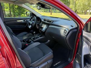 Sarkans Nissan Qashqai 2018 Tauragė, ar dzinēja tilpumu 1.60 L un nobraukumu 148 tūkst. km par 12500 €, foto 19 vietnē AUTOMOTO.COM.LV