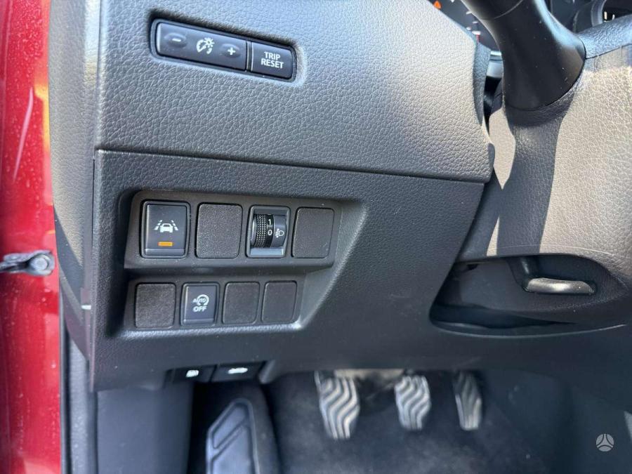 Sarkans Nissan Qashqai 2018 Tauragė, ar dzinēja tilpumu 1.60 L un nobraukumu 148 tūkst. km par 12500 €, foto 23 vietnē AUTOMOTO.COM.LV