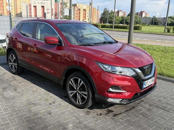 Red Nissan Qashqai 2018 in Kaunas, with an engine capacity of 1.20 L and mileage of 91 thousand km for 11349 €, photo 1 on AUTOMOTO.COM.LV