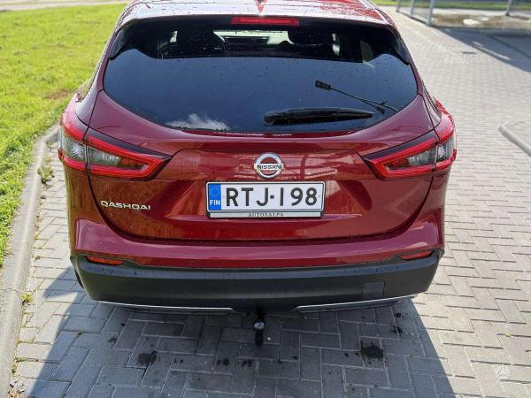 Red Nissan Qashqai 2018 in Kaunas, with an engine capacity of 1.20 L and mileage of 91 thousand km for 11349 €, photo 5 on AUTOMOTO.COM.LV