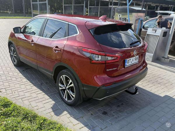 Red Nissan Qashqai 2018 in Kaunas, with an engine capacity of 1.20 L and mileage of 91 thousand km for 11349 €, photo 6 on AUTOMOTO.COM.LV