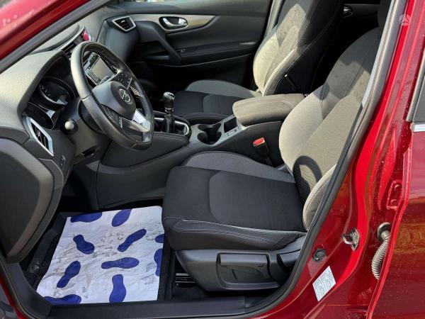 Red Nissan Qashqai 2018 in Kaunas, with an engine capacity of 1.20 L and mileage of 91 thousand km for 11349 €, photo 8 on AUTOMOTO.COM.LV
