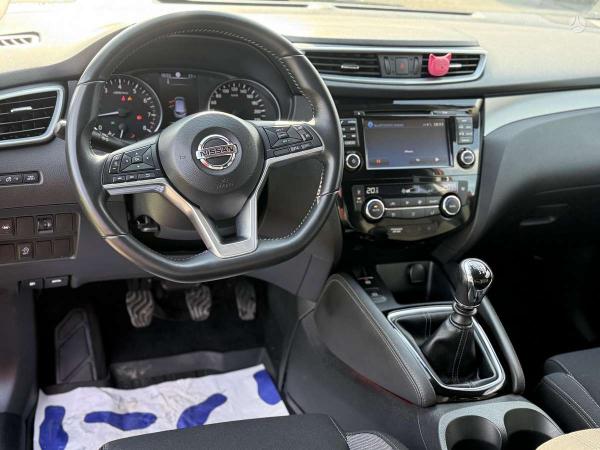 Red Nissan Qashqai 2018 in Kaunas, with an engine capacity of 1.20 L and mileage of 91 thousand km for 11349 €, photo 10 on AUTOMOTO.COM.LV