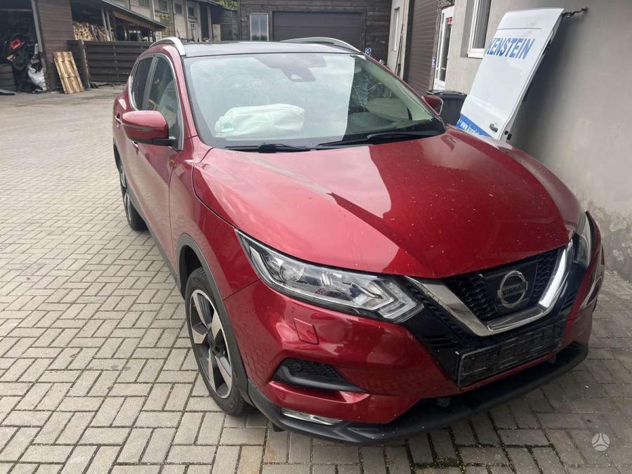 Sarkans Nissan Qashqai 2018 Šakiai, ar dzinēja tilpumu 1.20 L un nobraukumu 110 tūkst. km par 4999 €, foto 1 vietnē AUTOMOTO.COM.LV