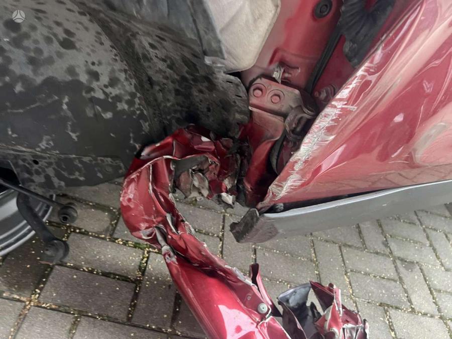 Sarkans Nissan Qashqai 2018 Šakiai, ar dzinēja tilpumu 1.20 L un nobraukumu 110 tūkst. km par 4999 €, foto 13 vietnē AUTOMOTO.COM.LV
