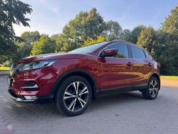 Red Nissan Qashqai 2018 in Taurage, with an engine capacity of 1.60 L and mileage of 194 thousand km for 11900 €, photo 4 on AUTOMOTO.COM.LV