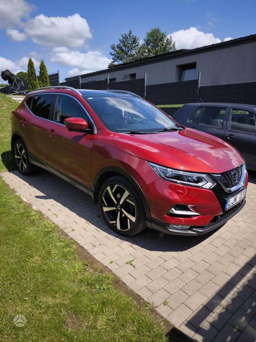 Red Nissan Qashqai 2018 in Vilnius, with an engine capacity of 1.60 L and mileage of 115 thousand km for 13000 €, photo 1 on AUTOMOTO.COM.LV