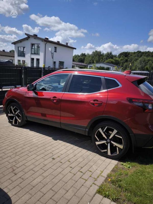 Red Nissan Qashqai 2018 in Vilnius, with an engine capacity of 1.60 L and mileage of 115 thousand km for 13000 €, photo 5 on AUTOMOTO.COM.LV