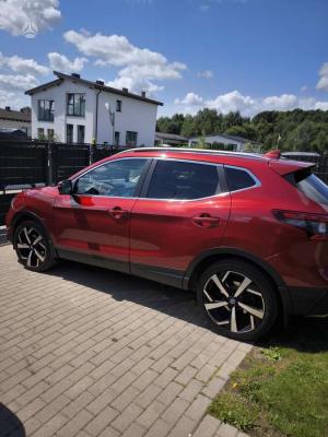Red Nissan Qashqai 2018 in Vilnius, with an engine capacity of 1.60 L and mileage of 115 thousand km for 13000 €, photo 5 on AUTOMOTO.COM.LV