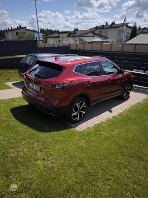 Red Nissan Qashqai 2018 in Vilnius, with an engine capacity of 1.60 L and mileage of 115 thousand km for 13000 €, photo 7 on AUTOMOTO.COM.LV