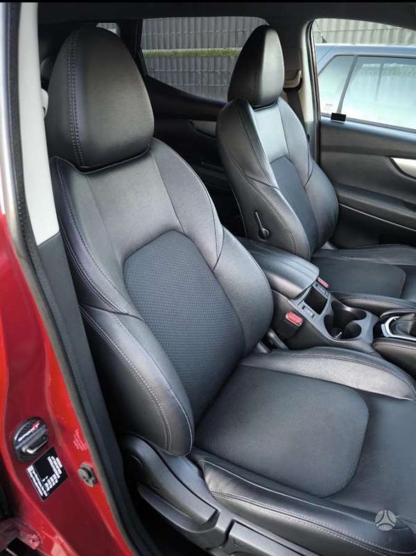 Red Nissan Qashqai 2018 in Vilnius, with an engine capacity of 1.60 L and mileage of 115 thousand km for 13000 €, photo 8 on AUTOMOTO.COM.LV