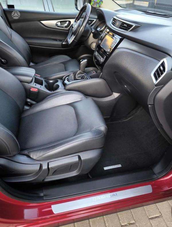 Red Nissan Qashqai 2018 in Vilnius, with an engine capacity of 1.60 L and mileage of 115 thousand km for 13000 €, photo 9 on AUTOMOTO.COM.LV