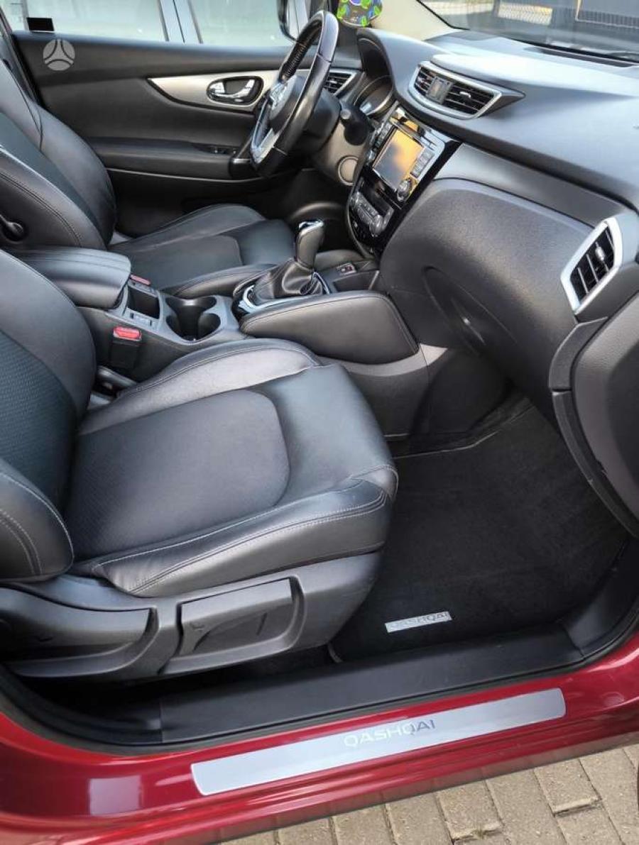 Red Nissan Qashqai 2018 in Vilnius, with an engine capacity of 1.60 L and mileage of 115 thousand km for 13000 €, photo 9 on AUTOMOTO.COM.LV
