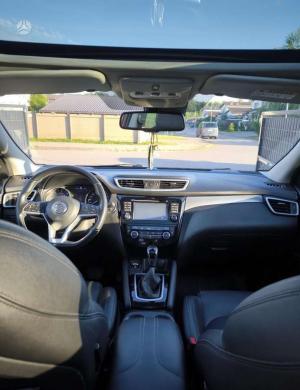 Red Nissan Qashqai 2018 in Vilnius, with an engine capacity of 1.60 L and mileage of 115 thousand km for 13000 €, photo 12 on AUTOMOTO.COM.LV