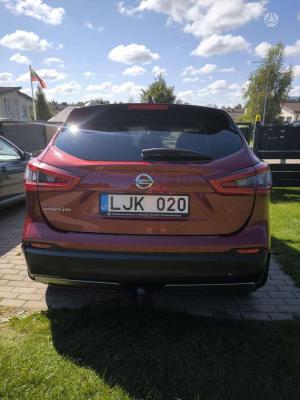Red Nissan Qashqai 2018 in Vilnius, with an engine capacity of 1.60 L and mileage of 115 thousand km for 13000 €, photo 14 on AUTOMOTO.COM.LV