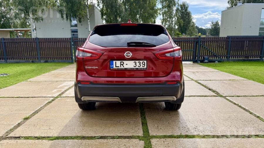 Red Nissan Qashqai 2018 in Riga, with an engine capacity of 1.20 L and mileage of 92 thousand km for 12300 €, photo 3 on AUTOMOTO.COM.LV