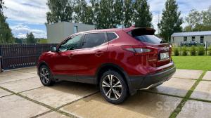 Red Nissan Qashqai 2018 in Riga, with an engine capacity of 1.20 L and mileage of 92 thousand km for 12300 €, photo 4 on AUTOMOTO.COM.LV