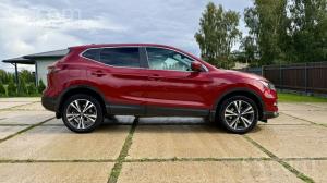 Red Nissan Qashqai 2018 in Riga, with an engine capacity of 1.20 L and mileage of 92 thousand km for 12300 €, photo 7 on AUTOMOTO.COM.LV