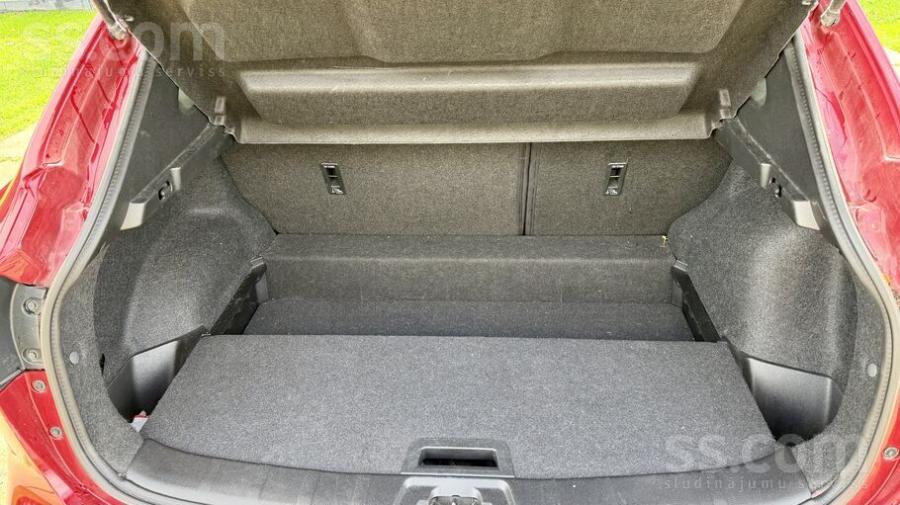 Red Nissan Qashqai 2018 in Riga, with an engine capacity of 1.20 L and mileage of 92 thousand km for 12300 €, photo 9 on AUTOMOTO.COM.LV