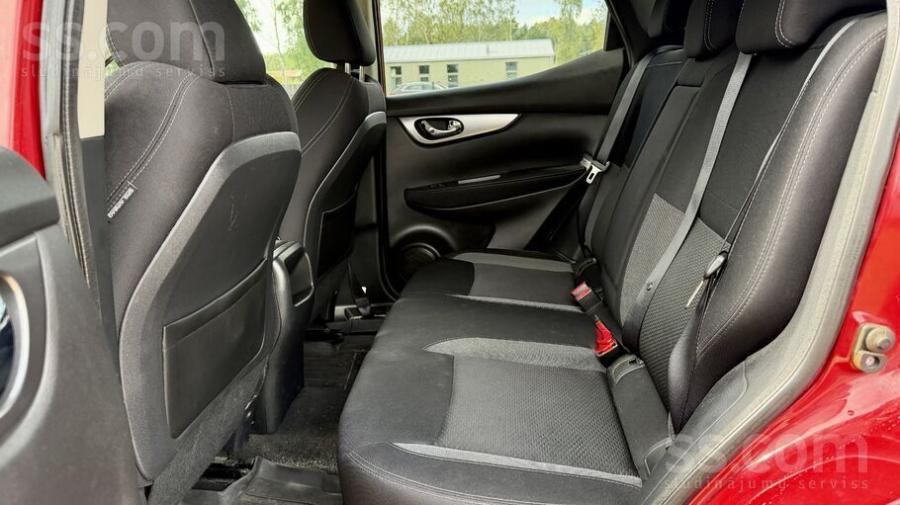 Red Nissan Qashqai 2018 in Riga, with an engine capacity of 1.20 L and mileage of 92 thousand km for 12300 €, photo 10 on AUTOMOTO.COM.LV