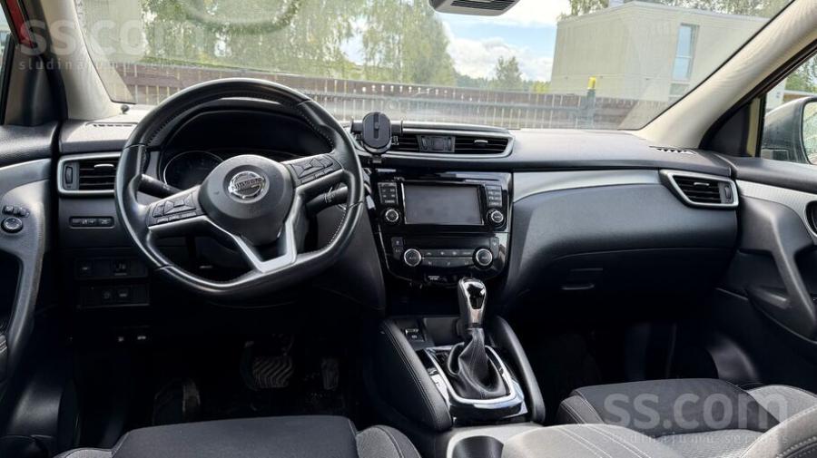 Red Nissan Qashqai 2018 in Riga, with an engine capacity of 1.20 L and mileage of 92 thousand km for 12300 €, photo 12 on AUTOMOTO.COM.LV
