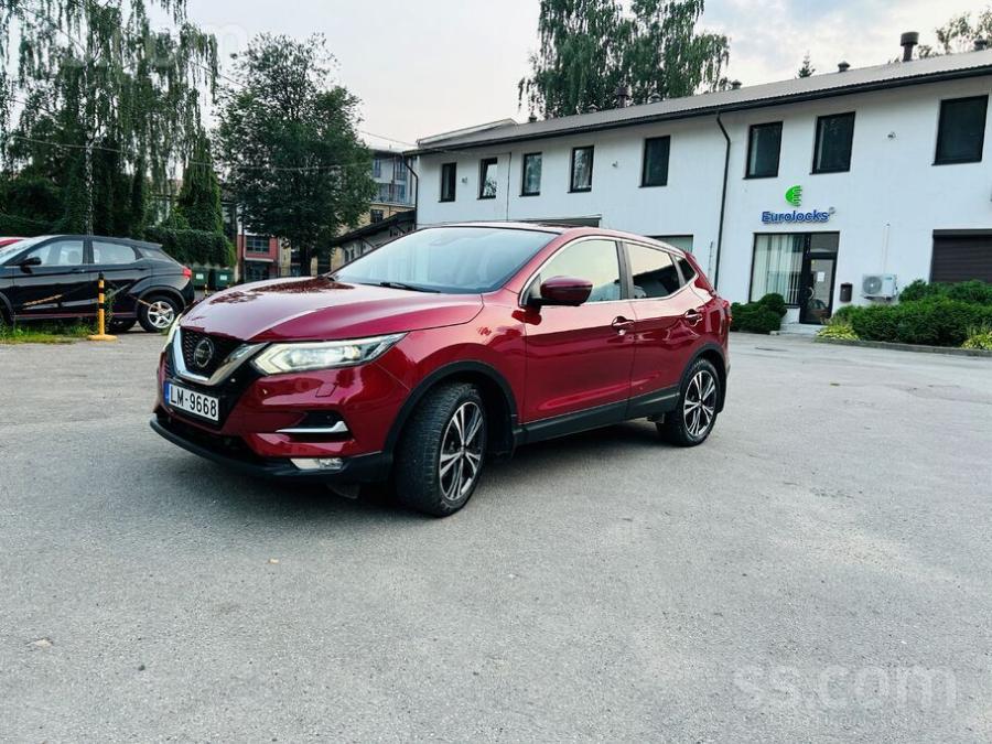 Red Nissan Qashqai 2018 in Riga, with an engine capacity of 1.20 L and mileage of 155 thousand km for 12999 €, photo 1 on AUTOMOTO.COM.LV