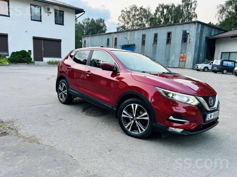 Red Nissan Qashqai 2018 in Riga, with an engine capacity of 1.20 L and mileage of 155 thousand km for 12999 €, photo 3 on AUTOMOTO.COM.LV