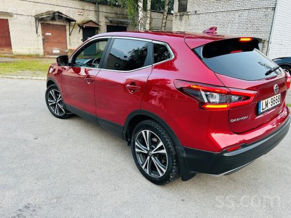 Nissan Qashqai 2018 in Riga on AUTOMOTO.COM.LV Red Nissan Qashqai 2018 in Riga, with an engine capacity of 1.20 L and mileage of 155 thousand km for 12999 ā¬, photo 5 on AUTOMOTO.COM.LV