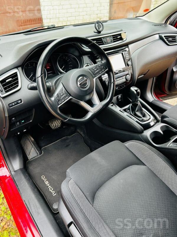 Nissan Qashqai 2018 in Riga on AUTOMOTO.COM.LV Red Nissan Qashqai 2018 in Riga, with an engine capacity of 1.20 L and mileage of 155 thousand km for 12999 ā¬, photo 6 on AUTOMOTO.COM.LV