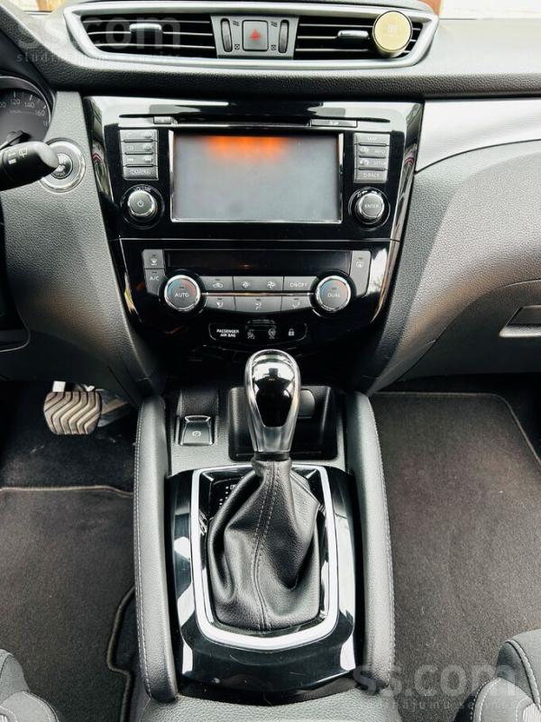Nissan Qashqai 2018 in Riga on AUTOMOTO.COM.LV Red Nissan Qashqai 2018 in Riga, with an engine capacity of 1.20 L and mileage of 155 thousand km for 12999 ā¬, photo 7 on AUTOMOTO.COM.LV
