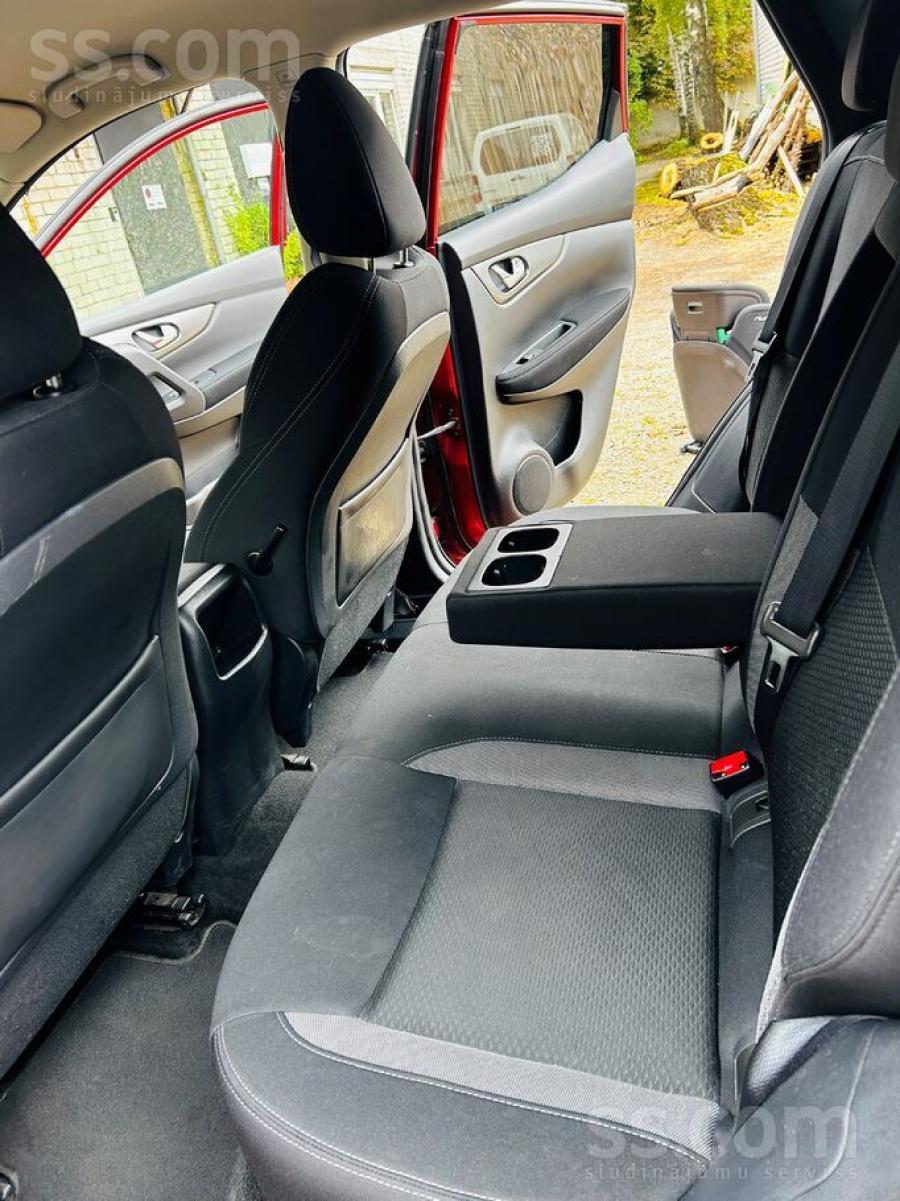 Red Nissan Qashqai 2018 in Riga, with an engine capacity of 1.20 L and mileage of 155 thousand km for 12999 €, photo 9 on AUTOMOTO.COM.LV