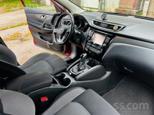 Red Nissan Qashqai 2018 in Riga, with an engine capacity of 1.20 L and mileage of 155 thousand km for 12999 €, photo 12 on AUTOMOTO.COM.LV