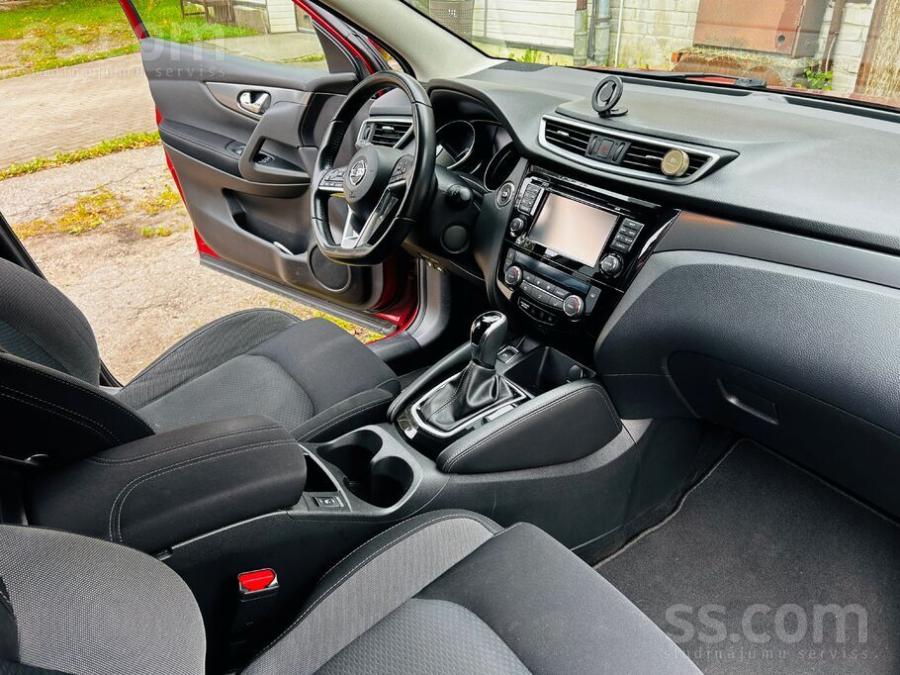 Red Nissan Qashqai 2018 in Riga, with an engine capacity of 1.20 L and mileage of 155 thousand km for 12999 €, photo 12 on AUTOMOTO.COM.LV