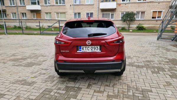 Red Nissan Qashqai 2018 in Siauliai, with an engine capacity of 1.20 L and mileage of 75 thousand km for 12500 €, photo 7 on AUTOMOTO.COM.LV