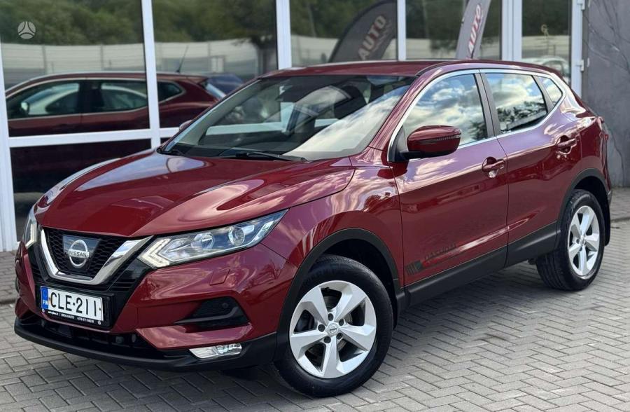 Red Nissan Qashqai 2018 in Radviliskis, with an engine capacity of 1.20 L and mileage of 210 thousand km for 9950 €, photo 1 on AUTOMOTO.COM.LV