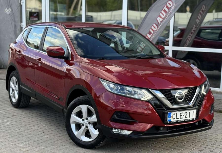 Red Nissan Qashqai 2018 in Radviliskis, with an engine capacity of 1.20 L and mileage of 210 thousand km for 9950 €, photo 3 on AUTOMOTO.COM.LV