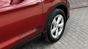 Red Nissan Qashqai 2018 in Radviliskis, with an engine capacity of 1.20 L and mileage of 210 thousand km for 9950 €, photo 8 on AUTOMOTO.COM.LV