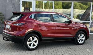 Red Nissan Qashqai 2018 in Radviliskis, with an engine capacity of 1.20 L and mileage of 210 thousand km for 9950 €, photo 9 on AUTOMOTO.COM.LV