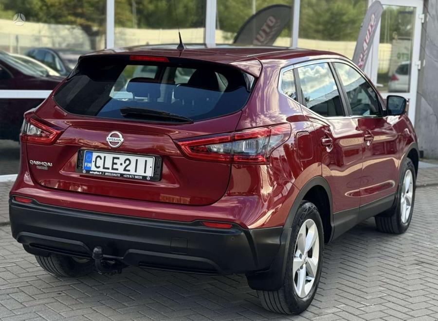 Red Nissan Qashqai 2018 in Radviliskis, with an engine capacity of 1.20 L and mileage of 210 thousand km for 9950 €, photo 13 on AUTOMOTO.COM.LV