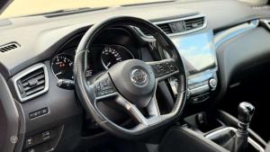 Red Nissan Qashqai 2018 in Radviliskis, with an engine capacity of 1.20 L and mileage of 210 thousand km for 9950 €, photo 16 on AUTOMOTO.COM.LV