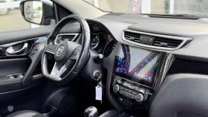 Red Nissan Qashqai 2018 in Radviliskis, with an engine capacity of 1.20 L and mileage of 210 thousand km for 9950 €, photo 17 on AUTOMOTO.COM.LV