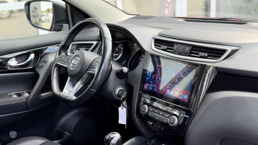 Red Nissan Qashqai 2018 in Radviliskis, with an engine capacity of 1.20 L and mileage of 210 thousand km for 9950 €, photo 17 on AUTOMOTO.COM.LV