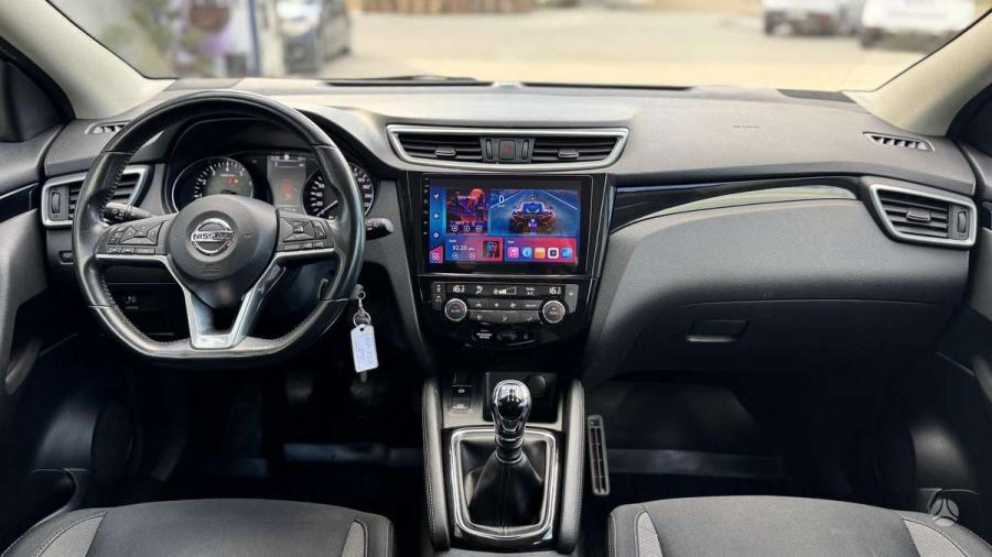 Red Nissan Qashqai 2018 in Radviliskis, with an engine capacity of 1.20 L and mileage of 210 thousand km for 9950 €, photo 18 on AUTOMOTO.COM.LV
