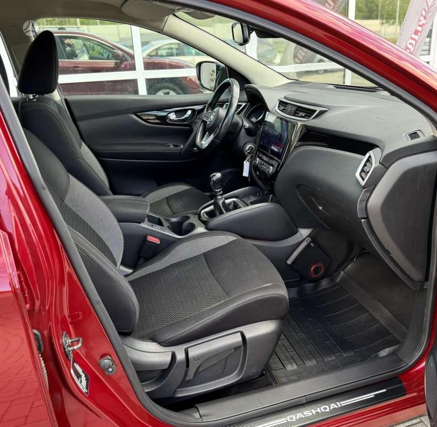 Red Nissan Qashqai 2018 in Radviliskis, with an engine capacity of 1.20 L and mileage of 210 thousand km for 9950 €, photo 19 on AUTOMOTO.COM.LV