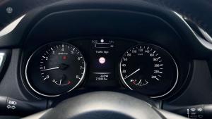 Red Nissan Qashqai 2018 in Radviliskis, with an engine capacity of 1.20 L and mileage of 210 thousand km for 9950 €, photo 21 on AUTOMOTO.COM.LV