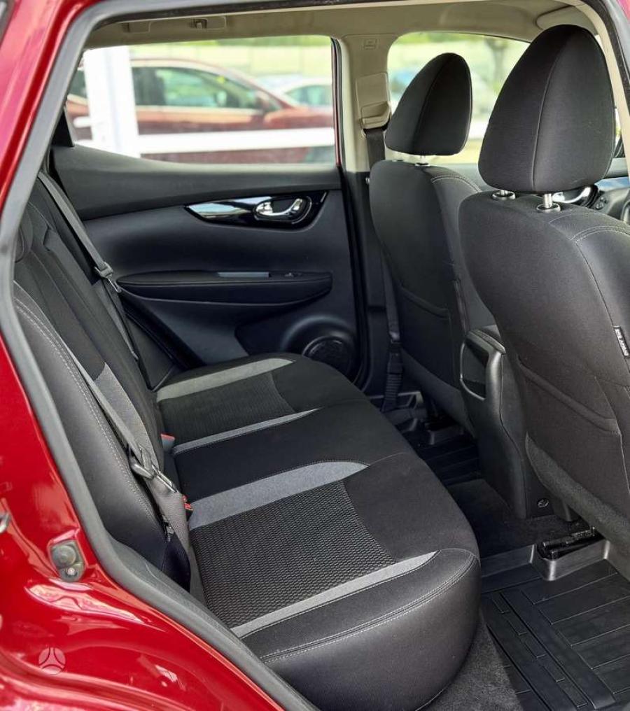 Red Nissan Qashqai 2018 in Radviliskis, with an engine capacity of 1.20 L and mileage of 210 thousand km for 9950 €, photo 28 on AUTOMOTO.COM.LV