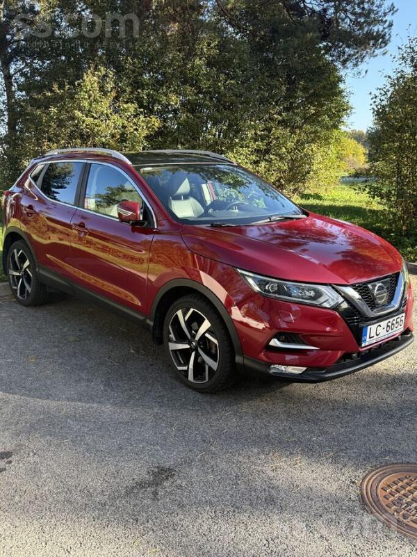Red Nissan Qashqai 2018 in Riga, with an engine capacity of 1.20 L and mileage of 120 thousand km for 9750 €, photo 1 on AUTOMOTO.COM.LV